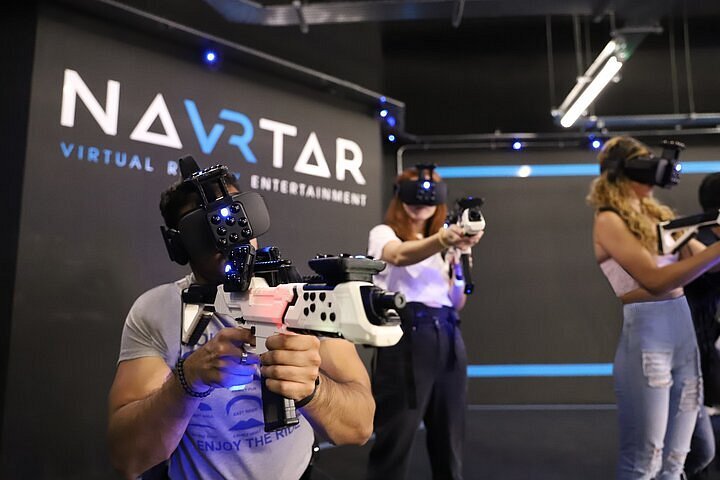 What To Expect on Your First Free Roam Virtual Reality Session - AKG ...